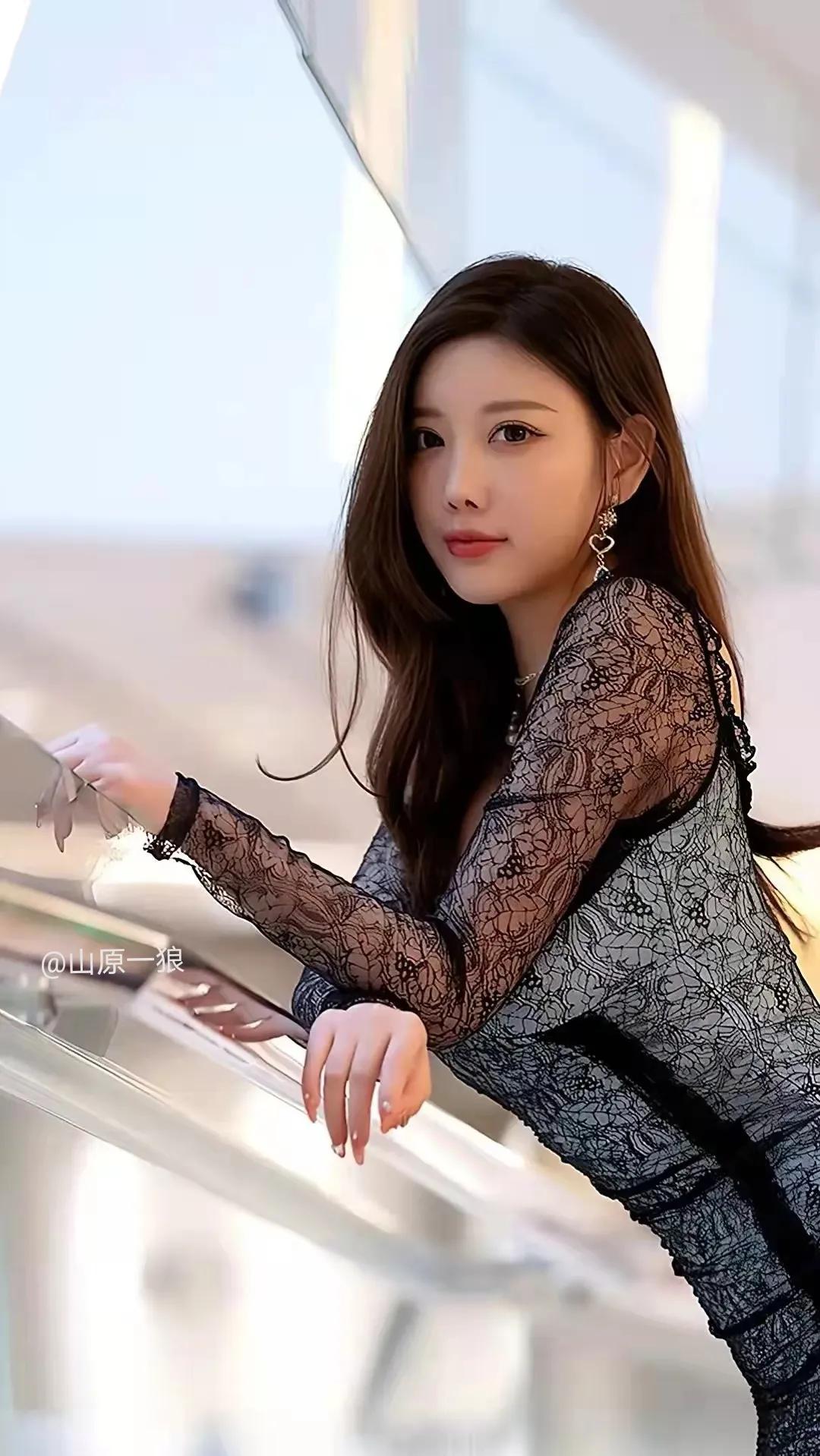 Yang Chenchen, the goddess of temperament - iNEWS