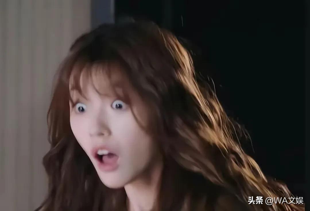 The 7 actors with "scarce faces" in the play are really exaggerated ...