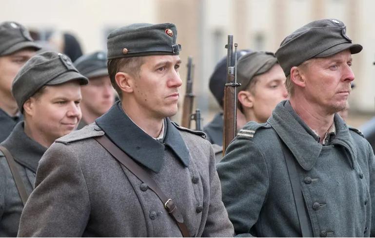 How to use intense battle scenes to convey the cruelty of war and the ...