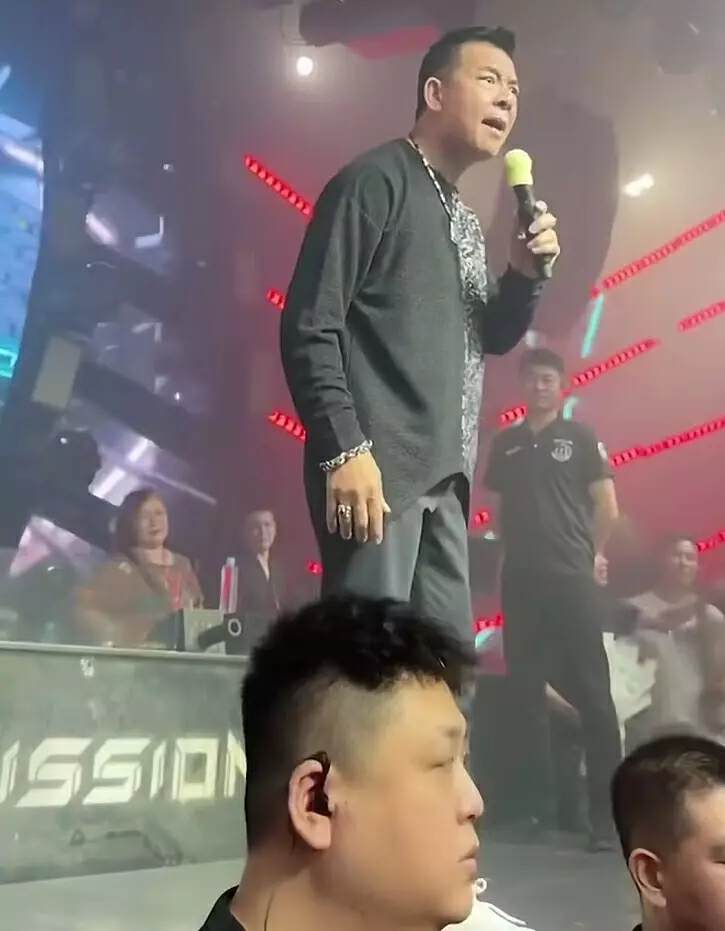 56-year-old Chen Jinhong's body is worrying! In recent photos, the skin ...