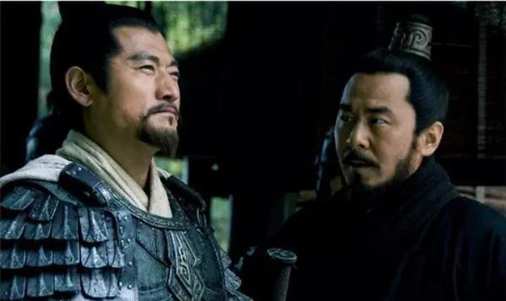 Sun Quan's father was "tired to death" by a stone! - iNEWS