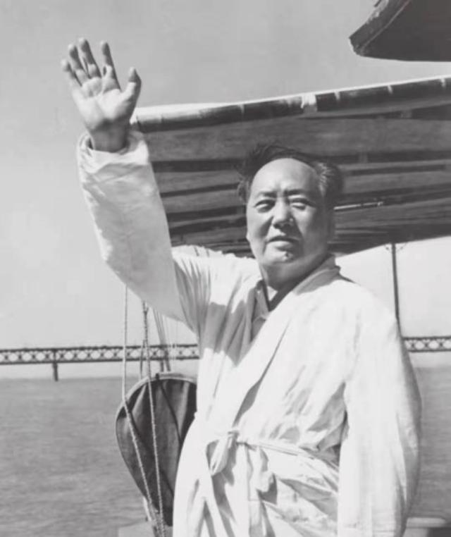 A big-character poster was posted in Zhongnanhai - "Bombarding the ...