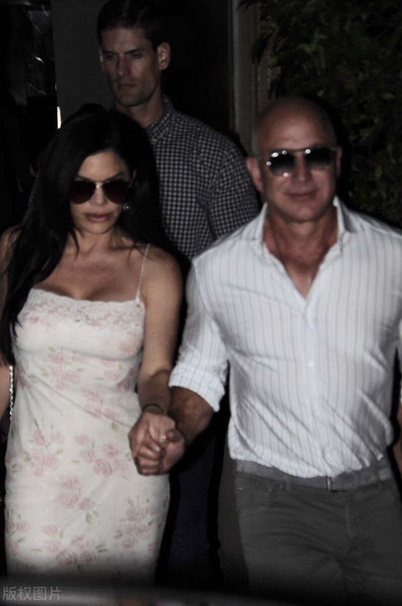 Amazon founder Jeff Bezos and 52-year-old girlfriend have fun in Italy ...