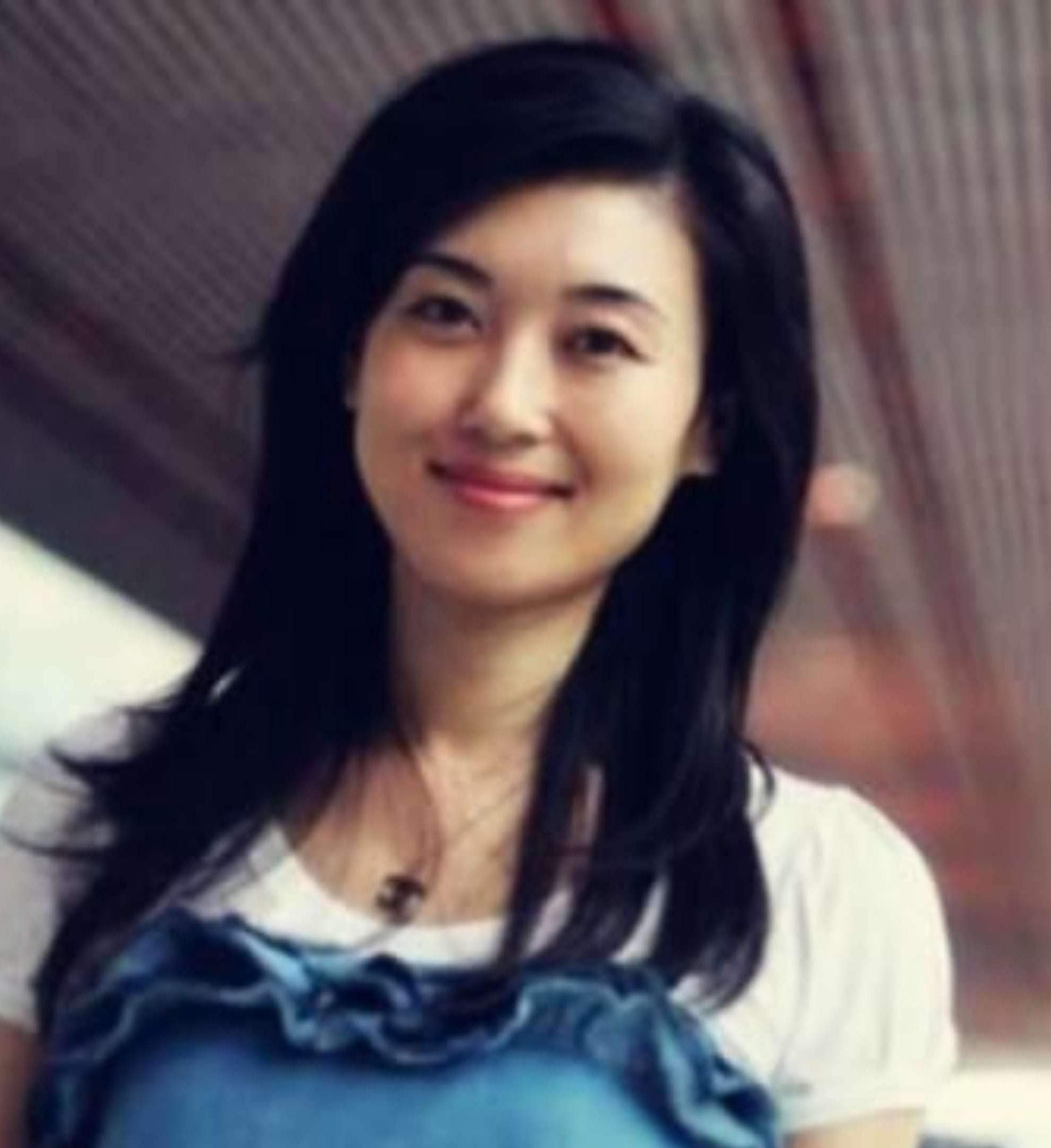 CCTV beauty host Li Hong: After escaping from marriage, she was rumored ...