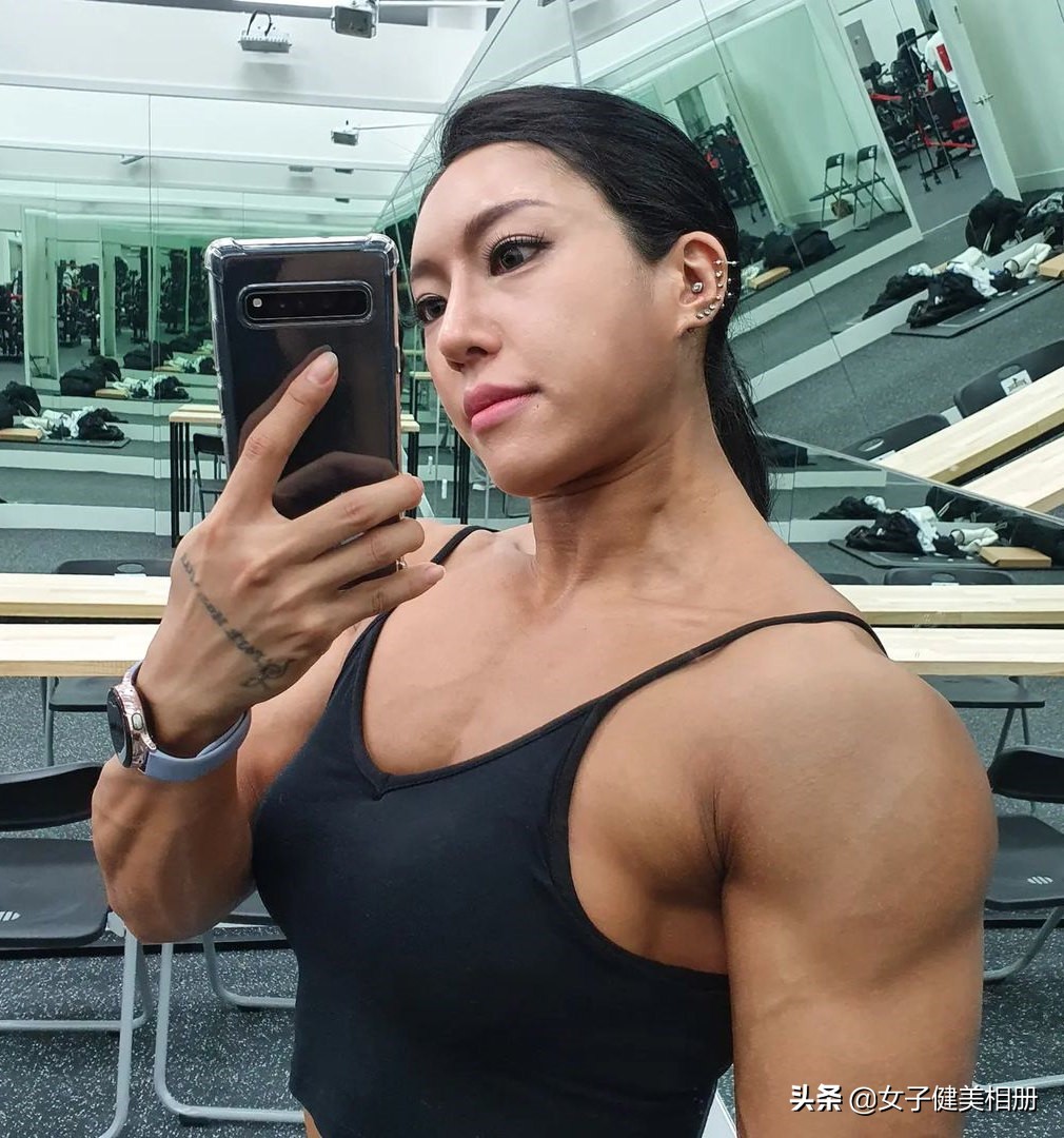 Many old fans are their fans, Park Han Wul, a large-scale muscle girl ...