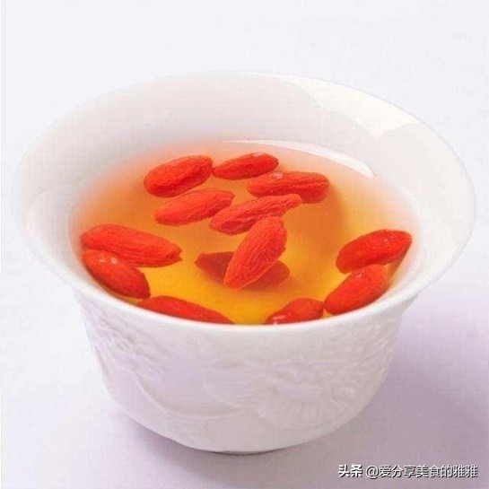 Goji berries soaked in water, remember three no - iNEWS