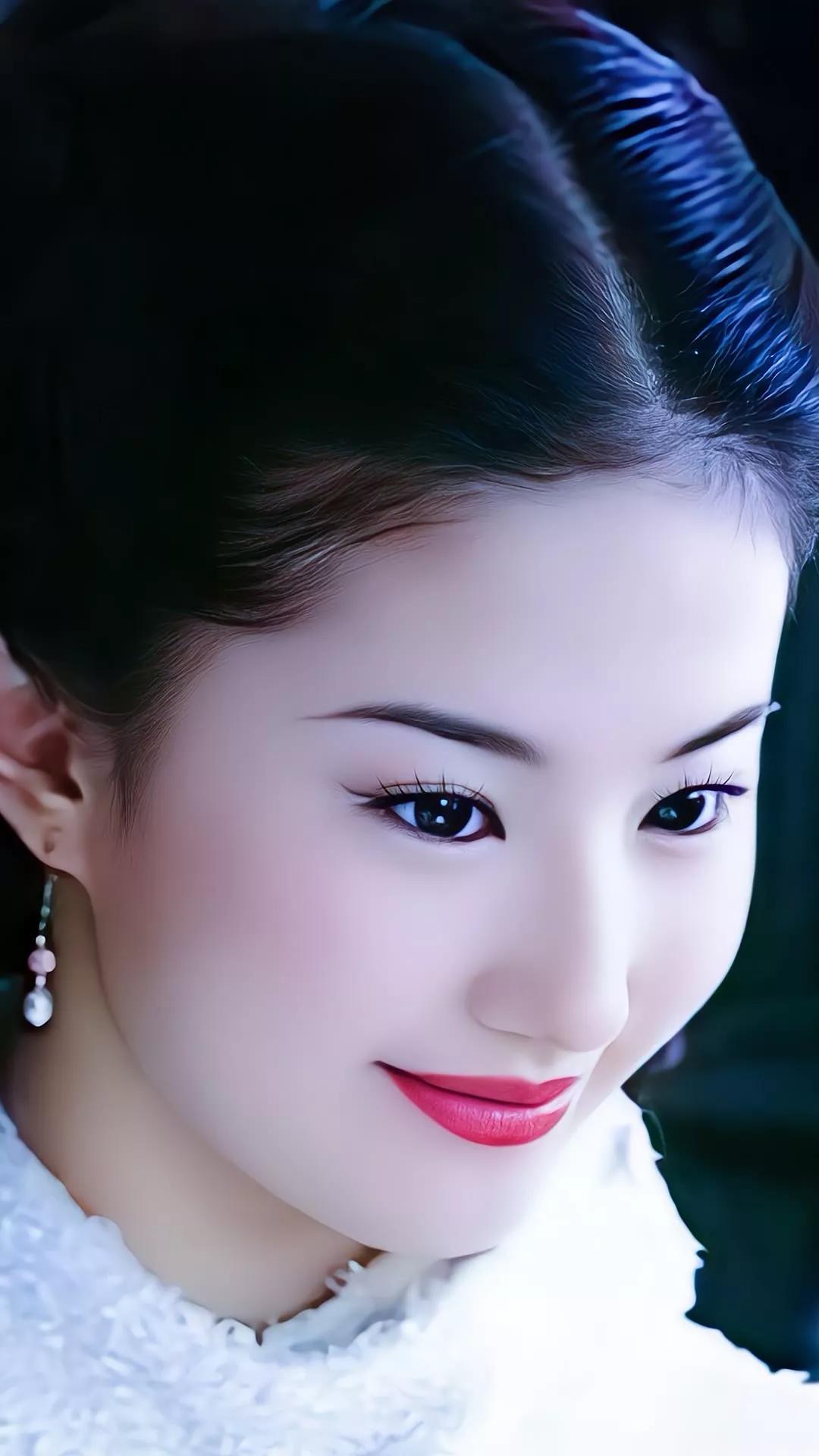 Liu Yifei from a family of gold fans as Bai Xiuzhu - iNEWS