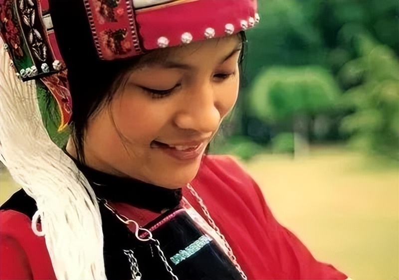 "Genius poet" Gu Cheng committed suicide after killing his wife. How is ...