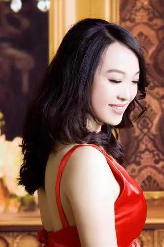 Deng Xiuju supports "Love Song of the Red Dust", Gao An's digitally signed photo, Yang Yulian ...