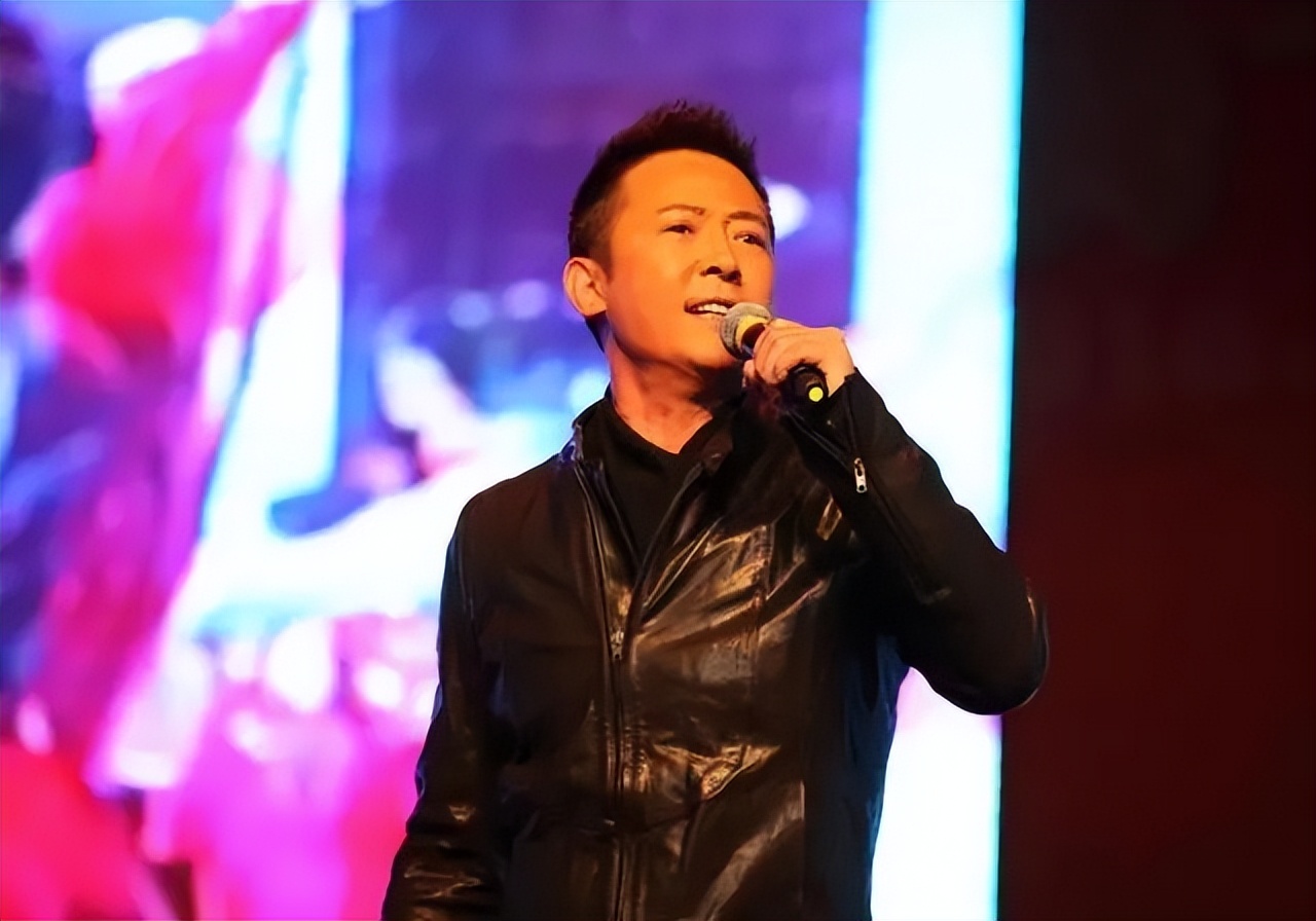 Wang Zhengzheng has a charming magnetic voice. A recent photo of his ...