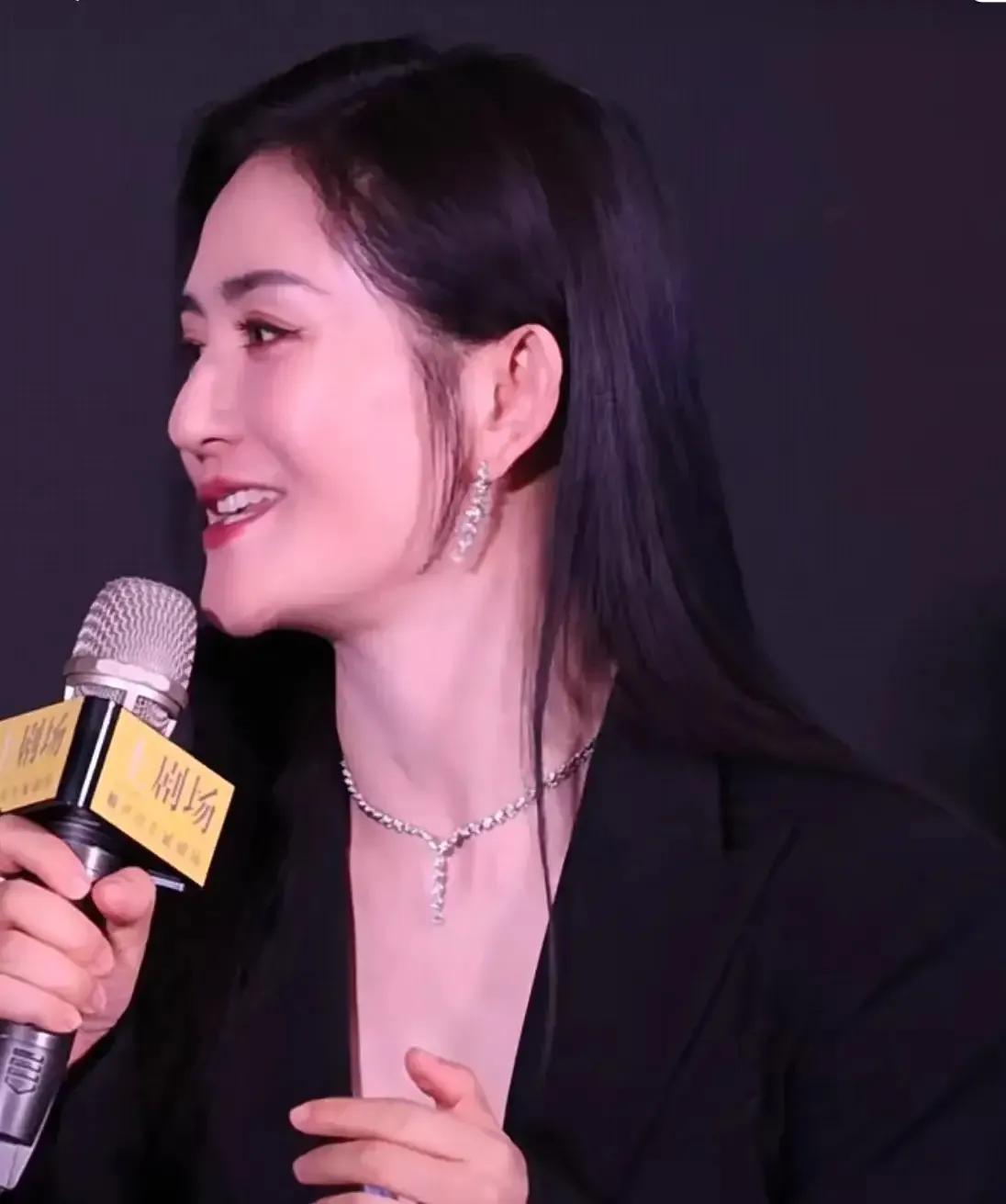 Xie Na and Zhang Jie, the "Runtu couple", have also started plastic surgery to change their ...