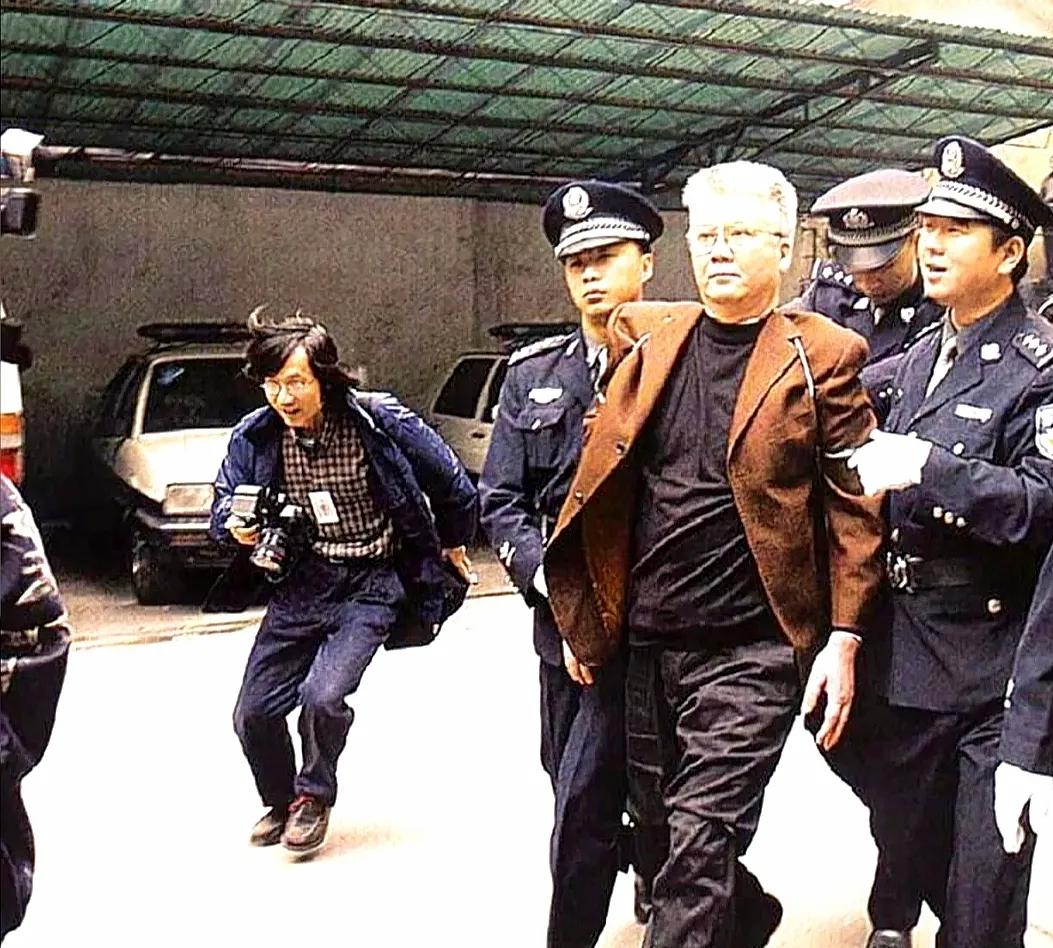 Corrupt official Hu Qineng's corruption exposed - iMedia