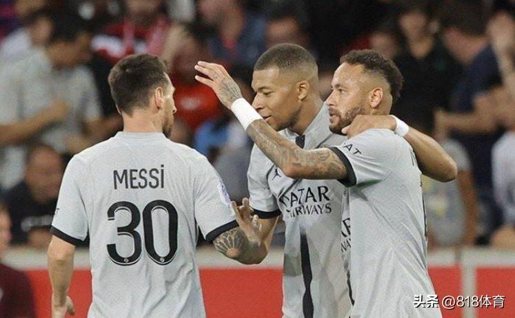 Mbappe is sour!Neymar took a photo with Messi hugging his shoulders ...