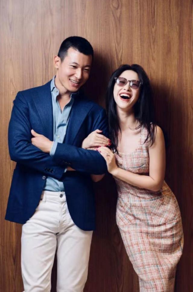 It's so eye-catching!Zhu Zhu posted a family portrait after a long ...