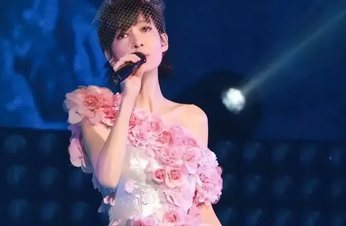 55-year-old Zhou Huimin: She still looks like an 18-year-old girl, in ...