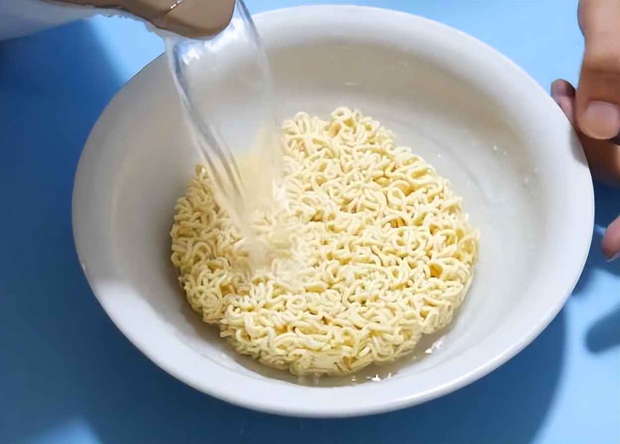 Korean friends teach you the correct way to make "instant noodles". - iNEWS