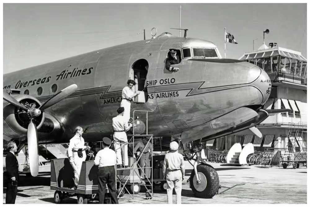 Flight 914 disappeared suddenly in 1955 and reappeared 35 years later ...