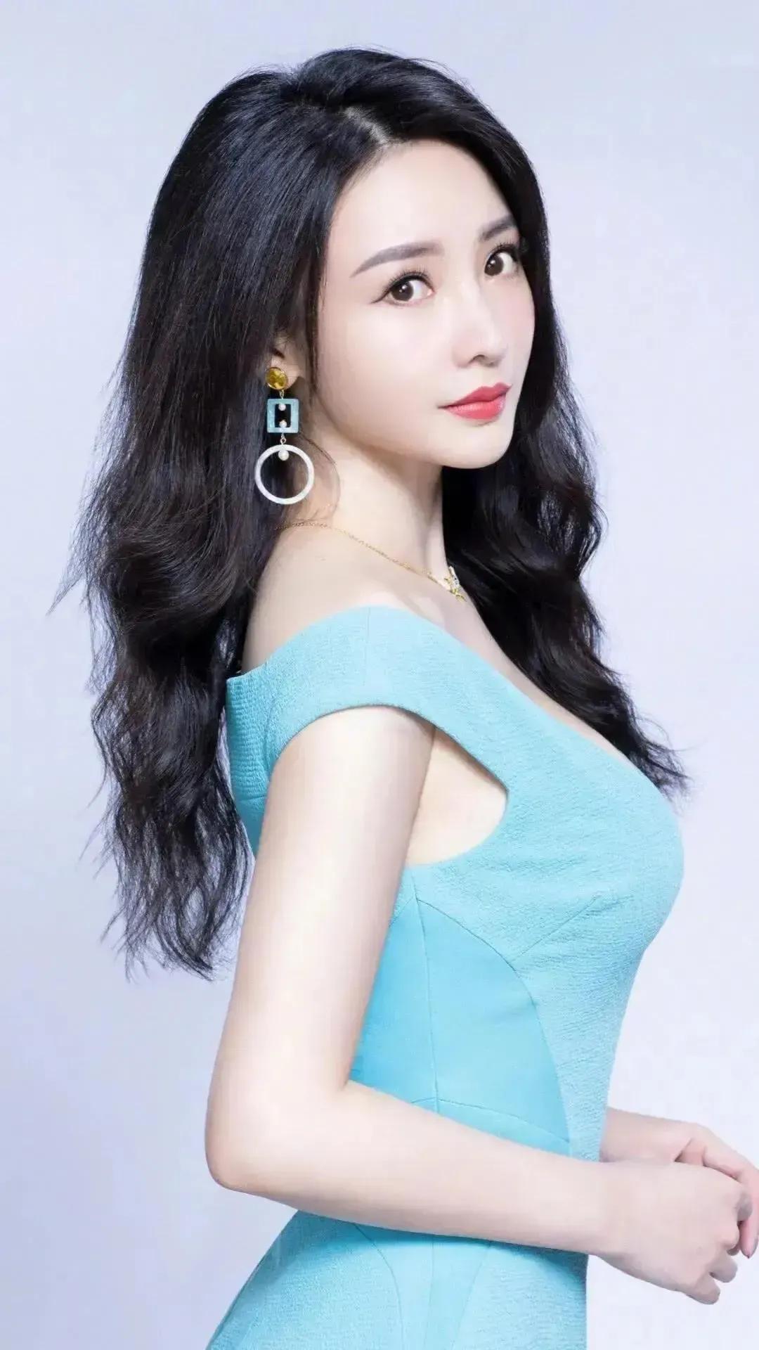 Liu Yan's stunning photo - iNEWS