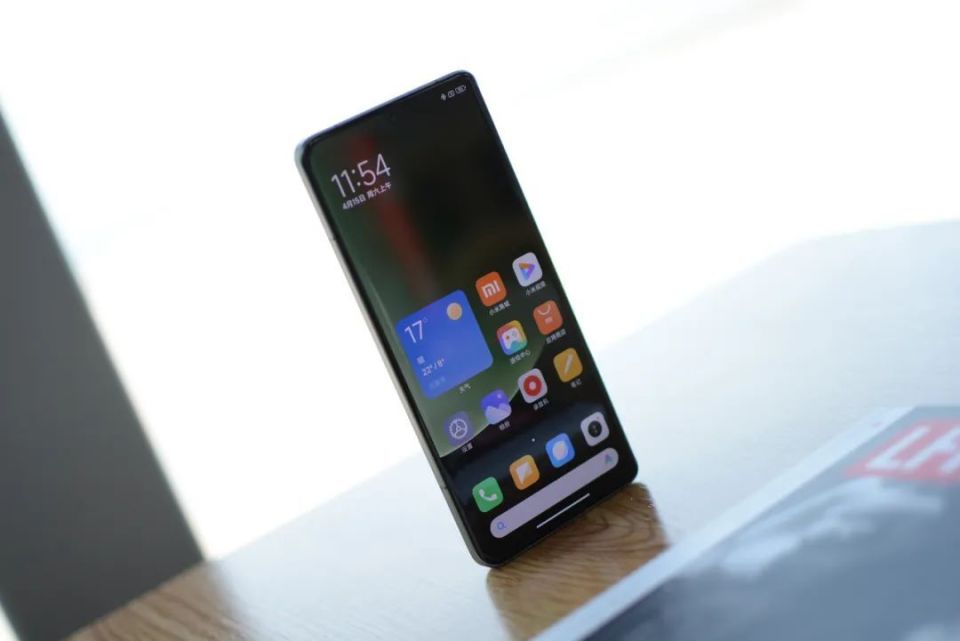 Reusing Xiaomi phones after 10 years: the first is Mi 3, the second is ...