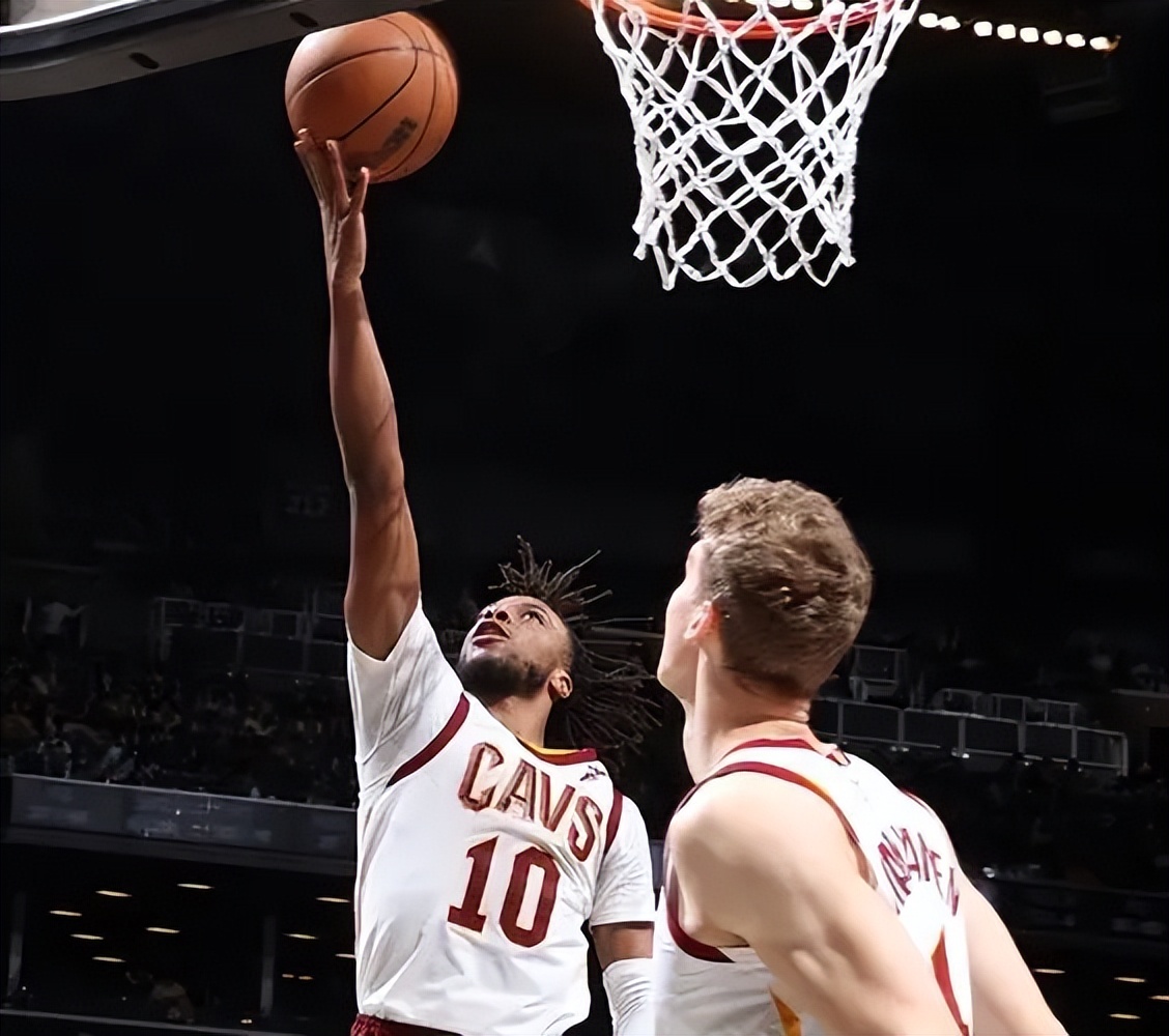 Allen came back to beat the Eagles inside, the Cavaliers "three-high ...