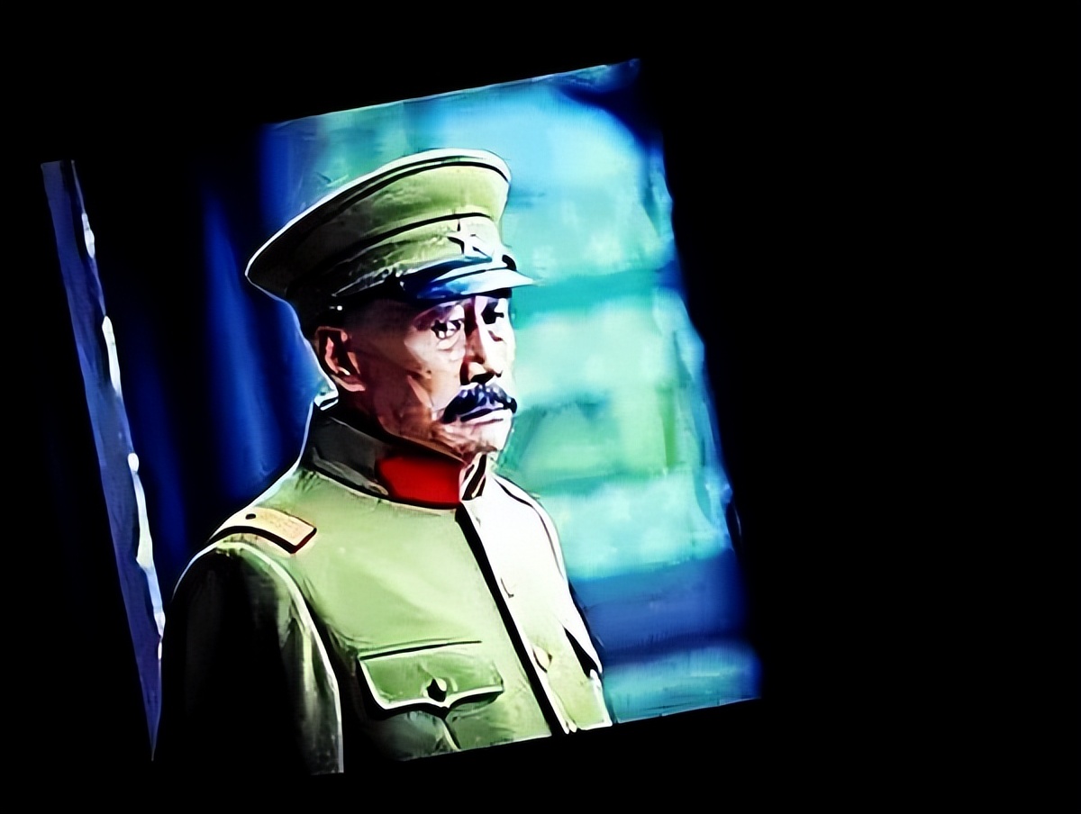 Zhang Zuolin gave a lecture on stage, but he forgot his words in a ...