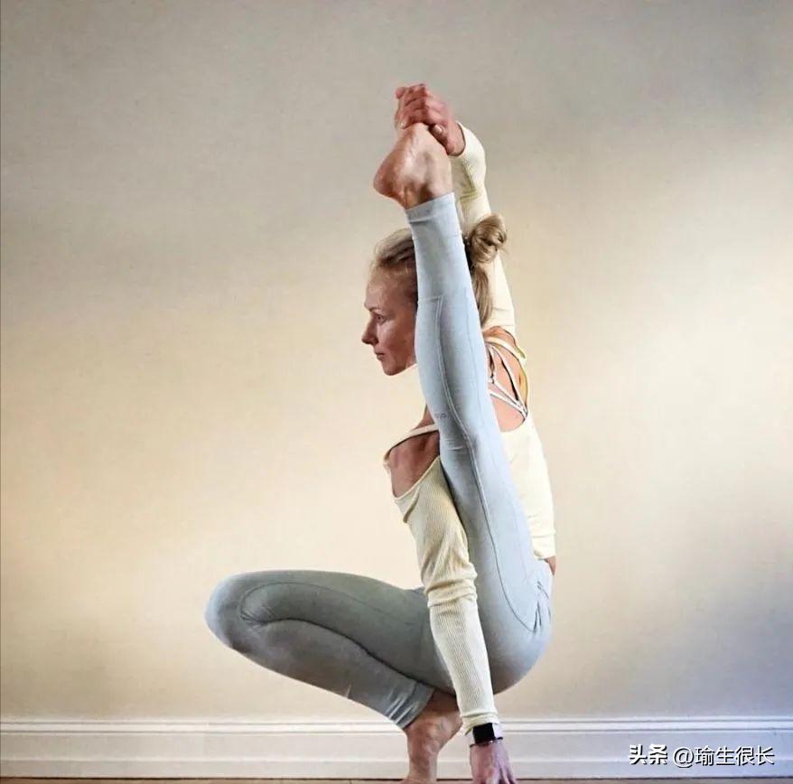 If you want good leg shape, stand on tiptoe every day! - iNEWS