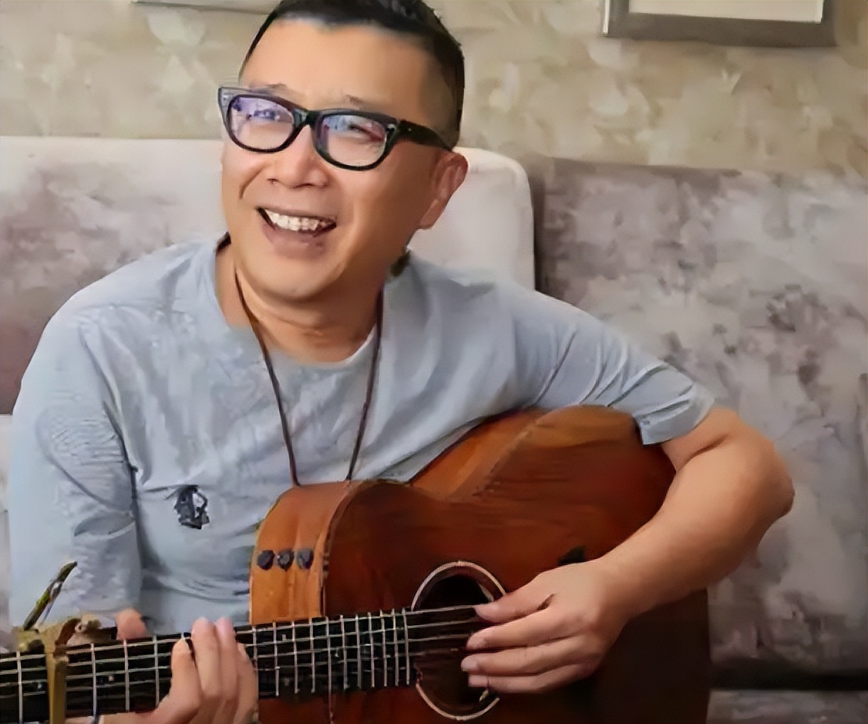 Where is Pang Long from "Two Butterflies"?Once stealing the limelight ...