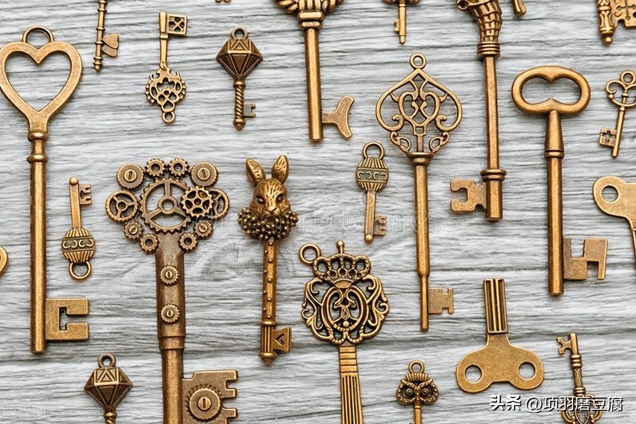 The Secret Code of the Ancient Key - Open the door under the lens of ...
