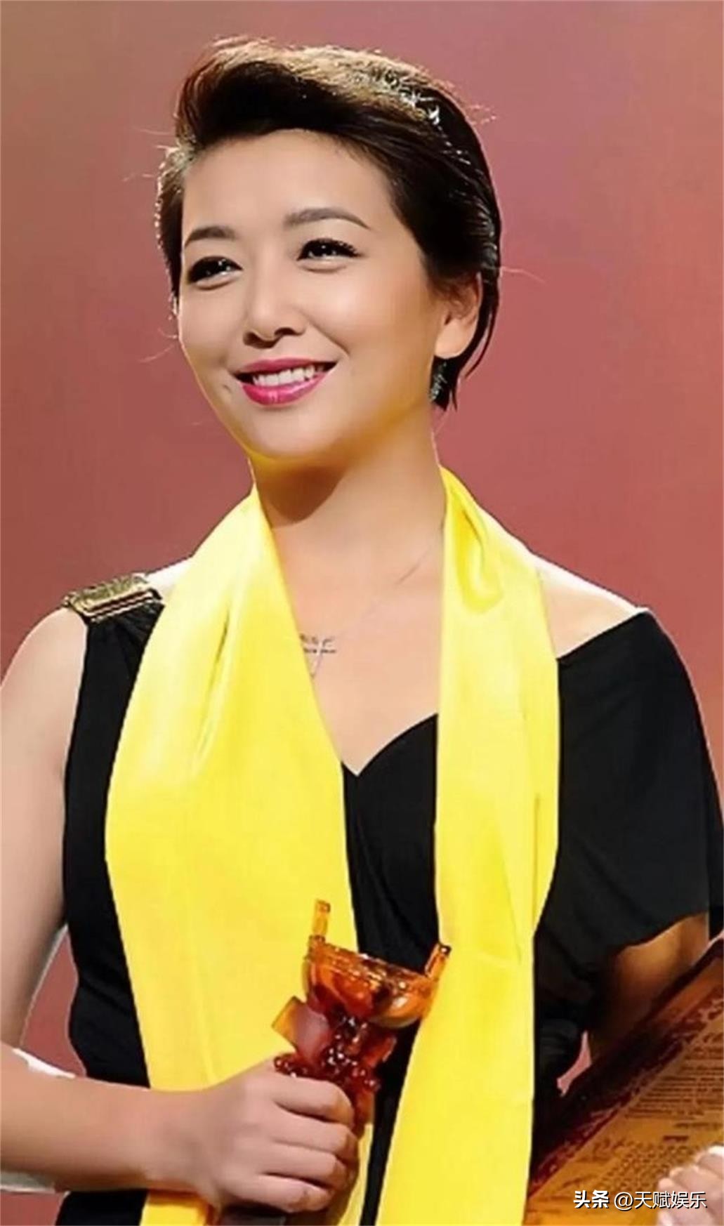 Film and television actress, singer Jiang Shan Meitu (1) - iNEWS