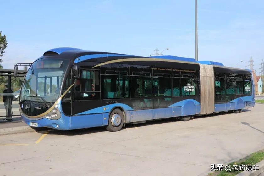 The avant-garde ESAB model - Crealis Neo 18 CNG bus - iNEWS