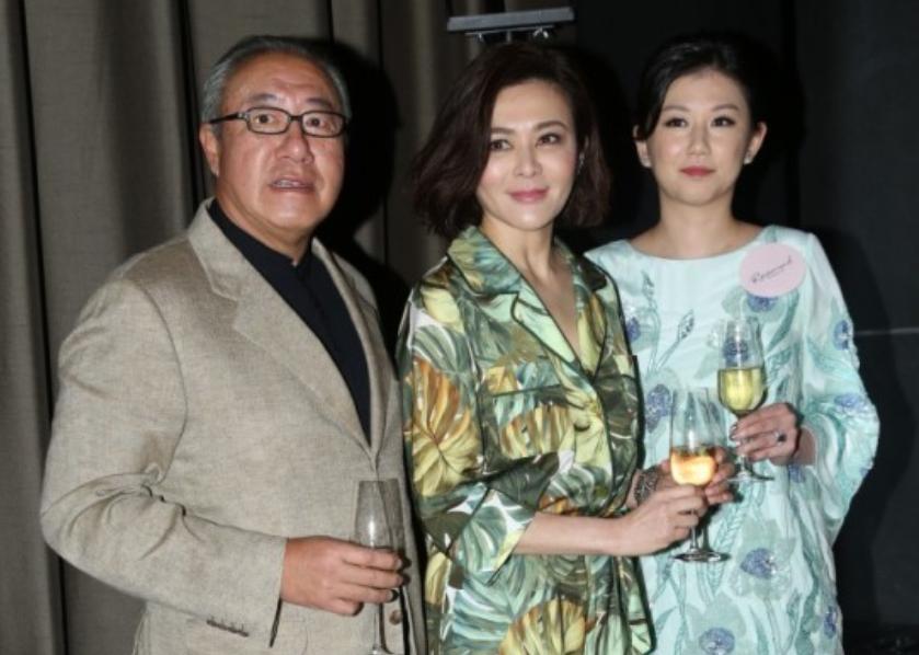 Celebrity Xue Zhilun was promoted to mother-in-law!Daughter wears 14 ...