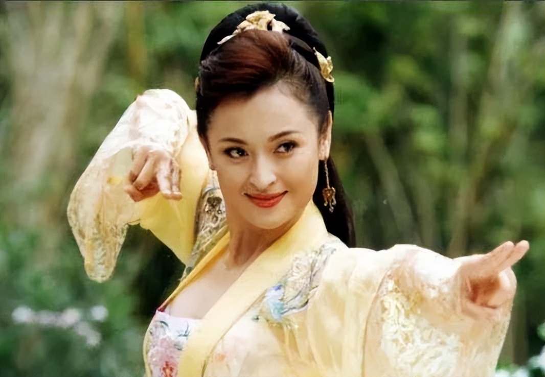 Remember Miao Ruolan in "Flying Fox in Snow Mountain"?Married to a ...