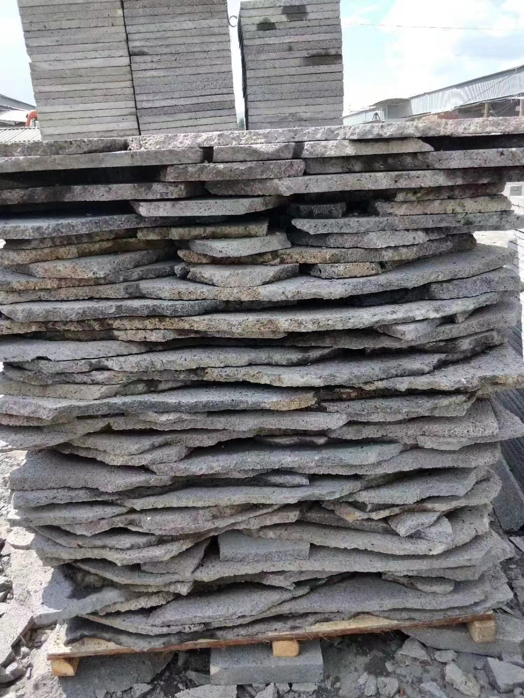 Volcanic Gray Crushed Stone - iNEWS