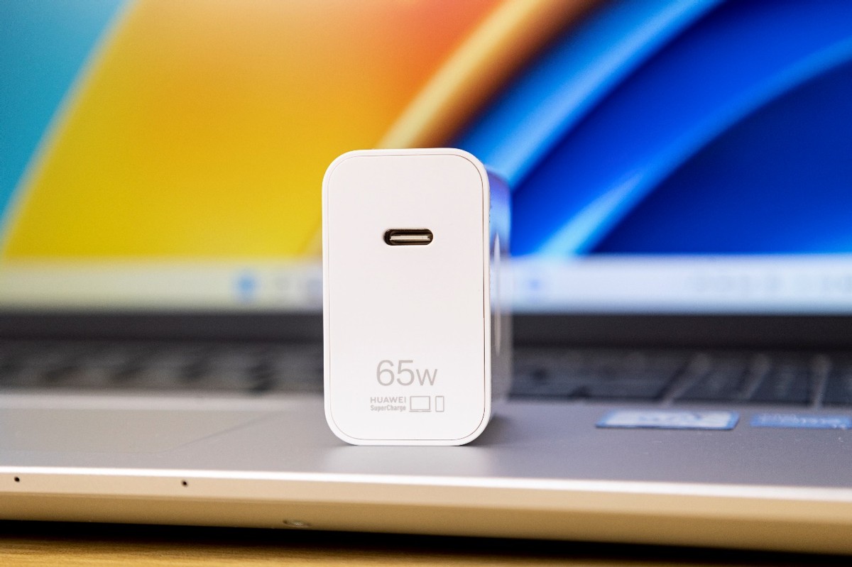 A lightweight notebook with large screen and high performance ...