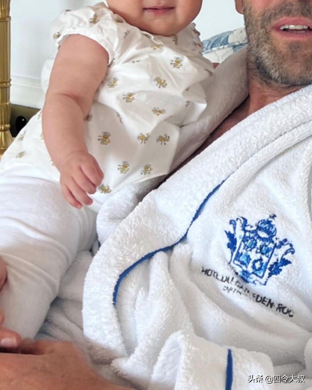 Jason Statham's fiancee took photos of nursing her daughter and was ...