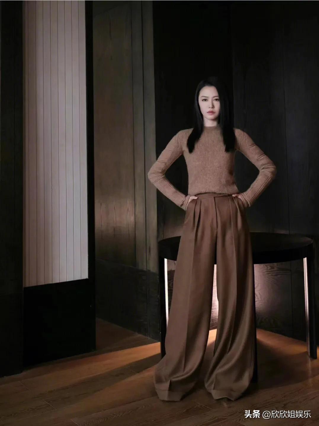 Female star Tan Weiwei - iNEWS