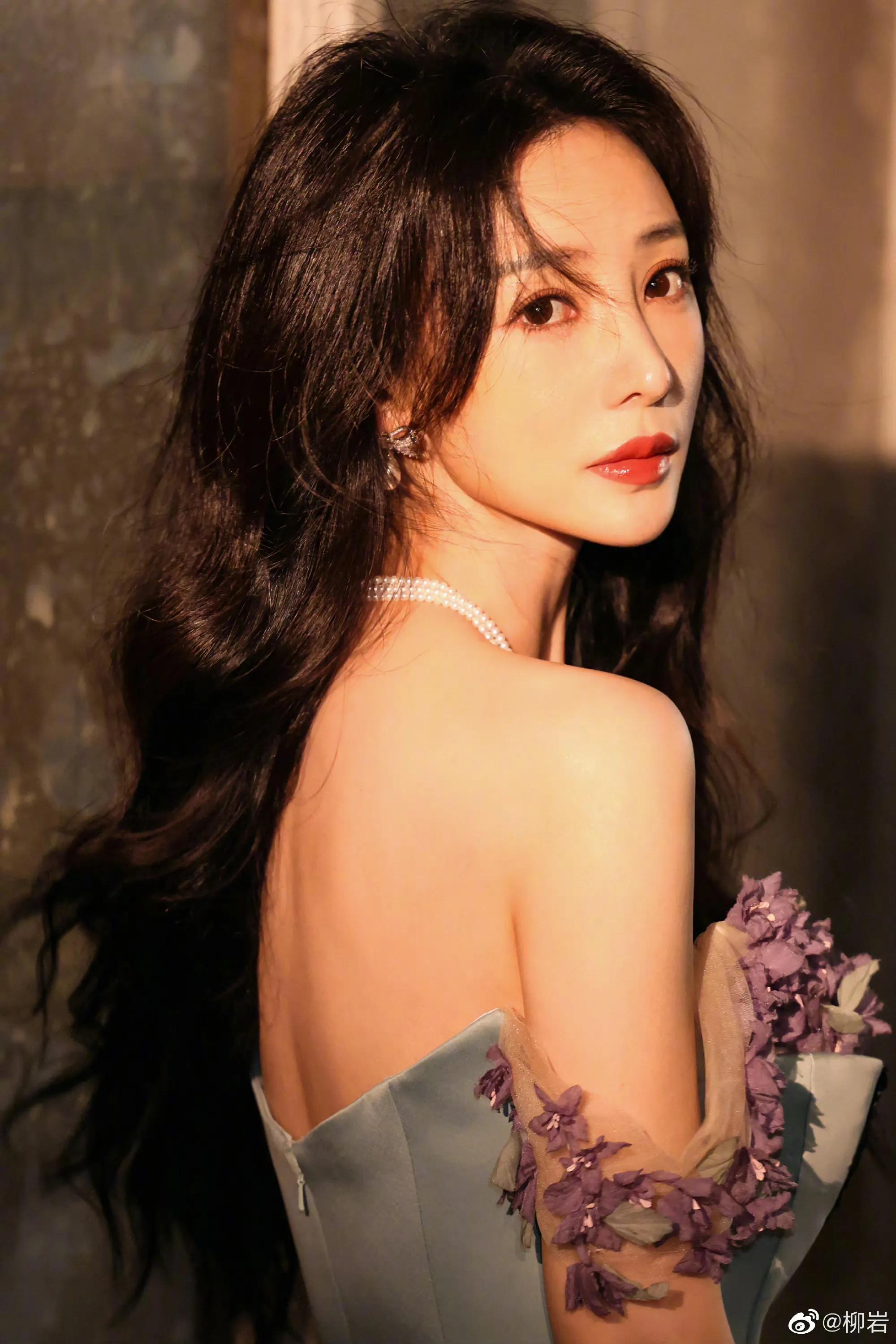 Liu Yan Meitu~ - iNEWS