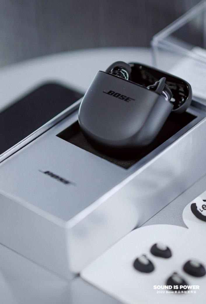 Unleash the power of sound with technology!BOSE's new noise-cancelling ...