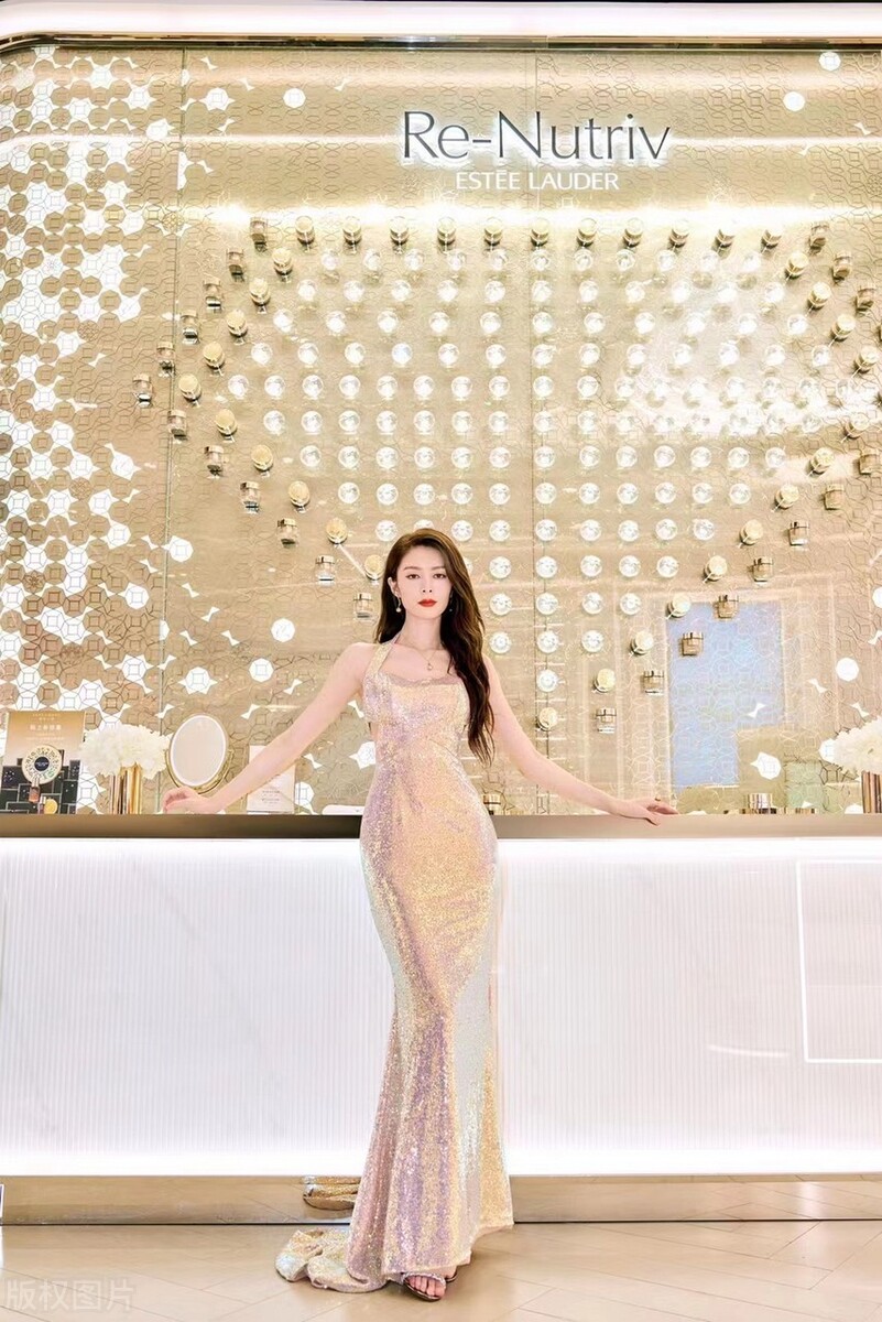 Fu Jing attended the Estee Lauder brand event and released a set of ...