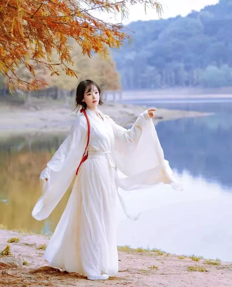 Where the Qing song is deeply in love, with winking eyes and frowning ...