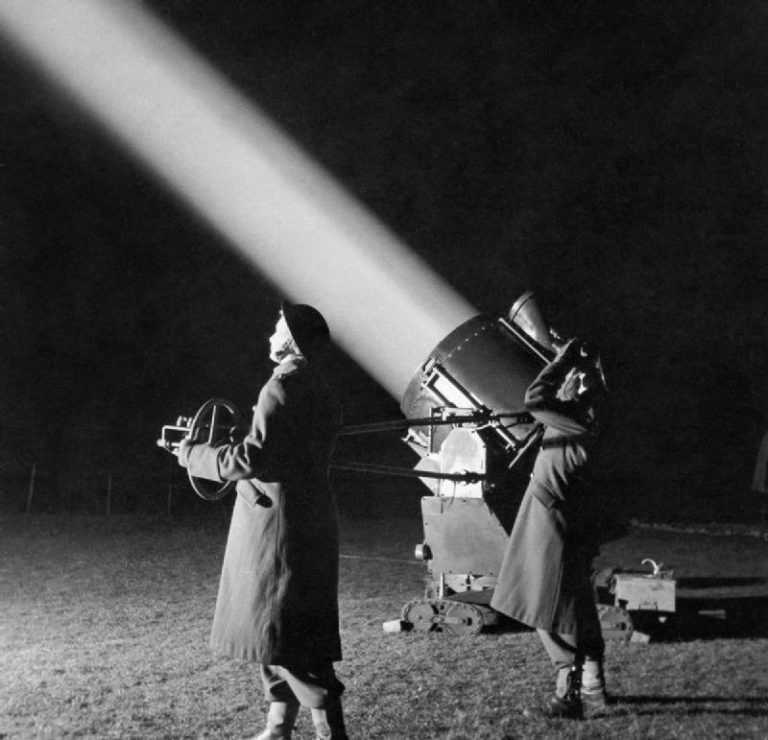 The dark night sky is surging!How were fighter jets fighting at night ...