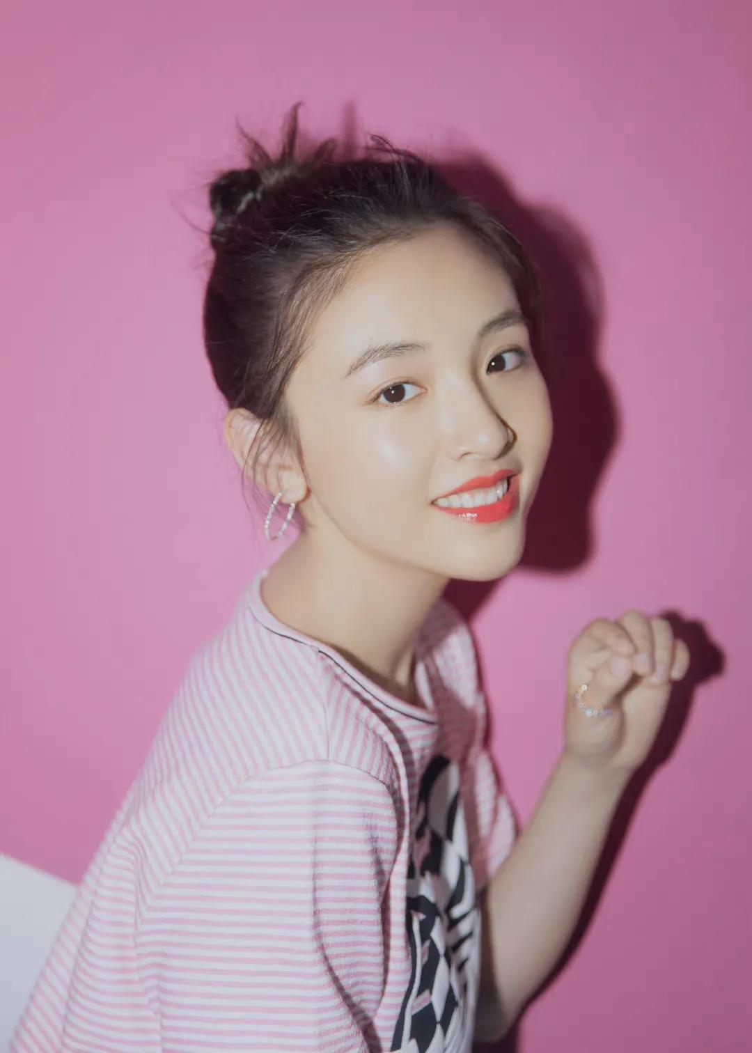 Actress Wu Qian's fashion photo: pretty and delicate - iNEWS