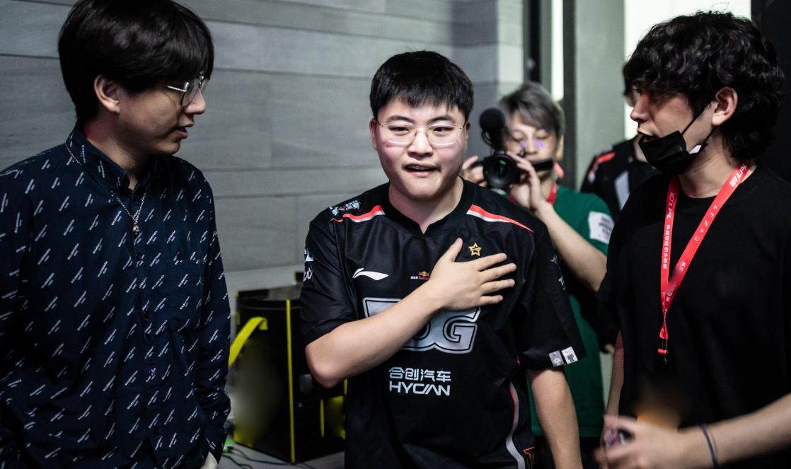 EDG getting better? Leave is no longer the starter, the new AD is doing ...