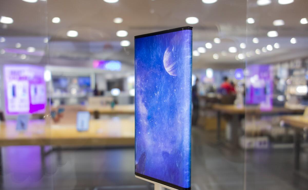 Curved screen and straight screen mobile phone comparison and selection ...