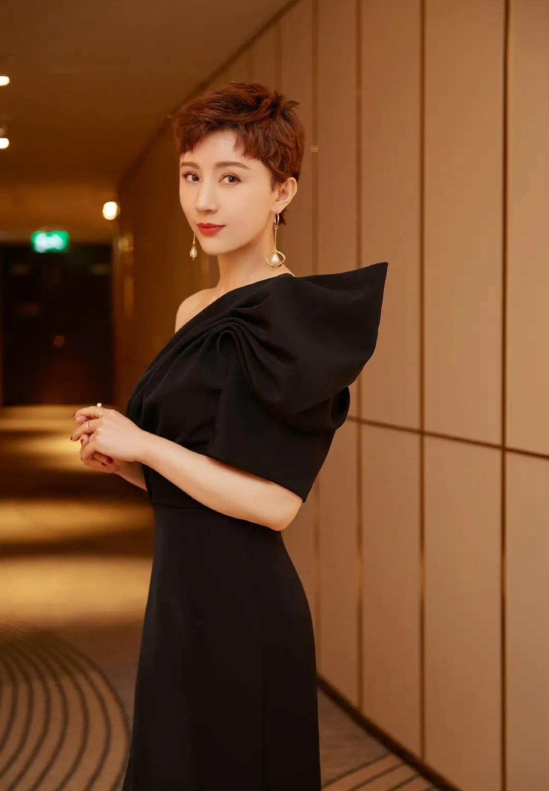 You Xiaogang: Married 33-year-old Zhou Tingyi at the age of 63, and had ...