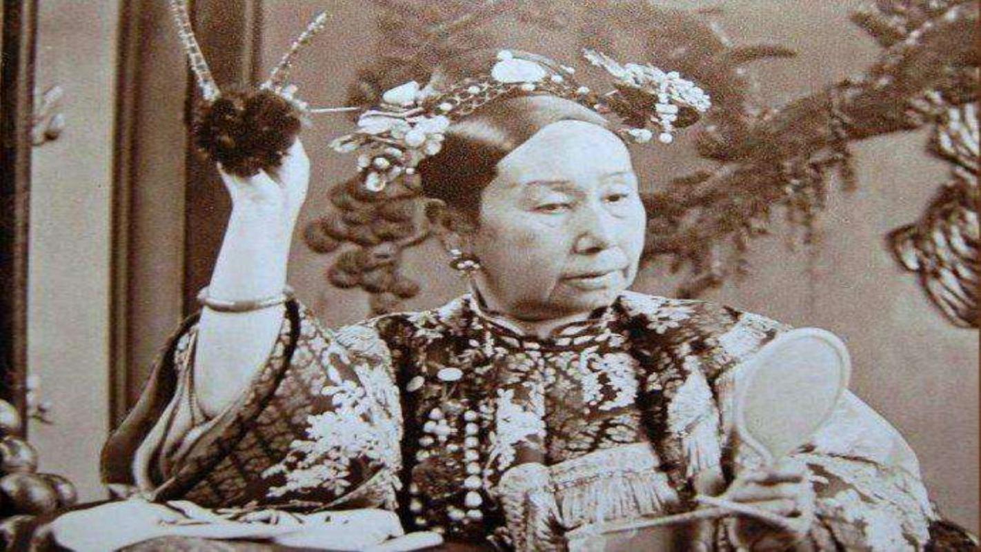 China's first journalist to be killed. He exposed the Qing government's ...