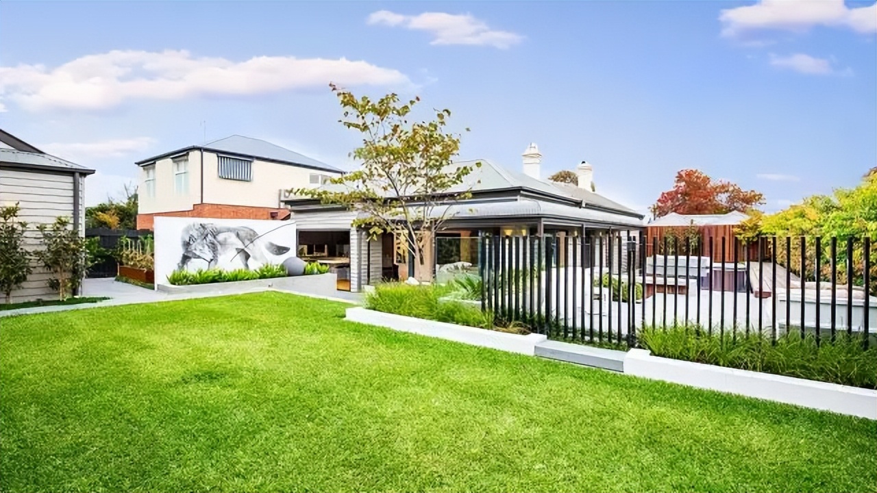 8 Minimalist Holiday Villa Yards That Are Explodingly Beautiful - iNEWS