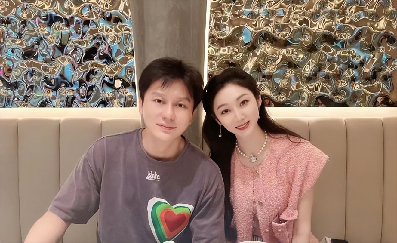Li Chen and the Internet celebrity beauty have dinner together, when ...