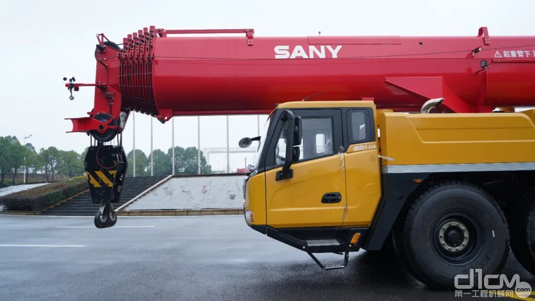 Why does Sany's 130-ton truck crane insist on single engine? - iMedia