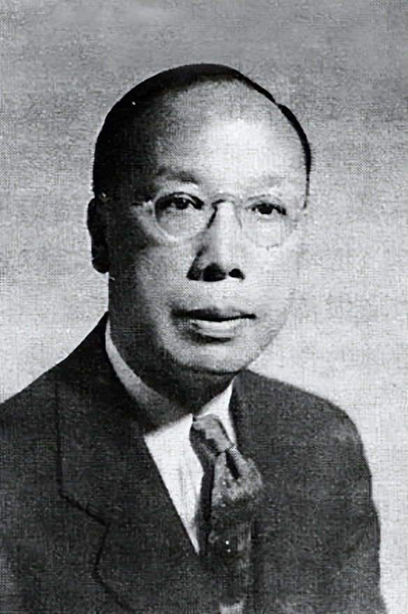 The nobility and elegance of photography: women and children stand in ...